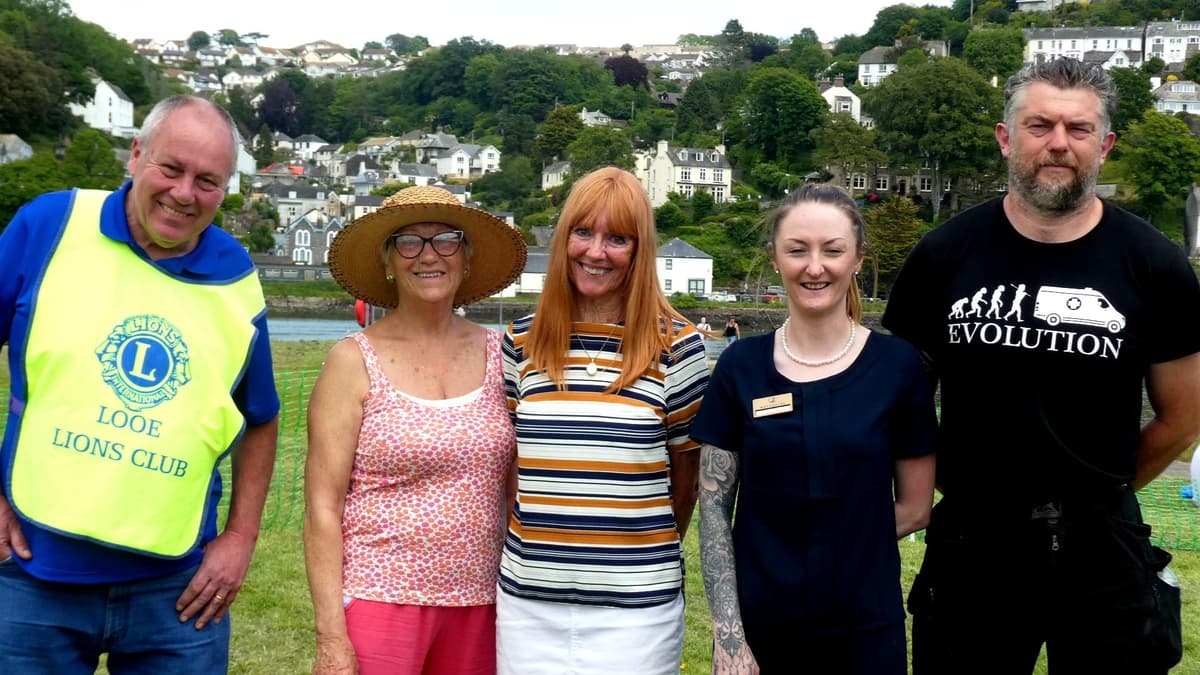 Pooches of all persuasions take part in fun dog show in Looe | cornish-times.co.uk
